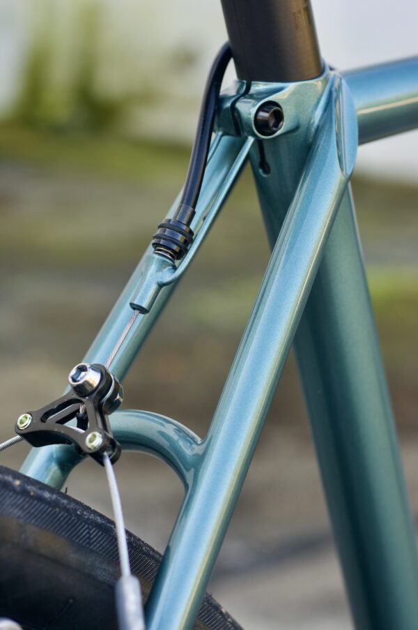 Mike's lightweight 650b road bike - Chapman Cycles